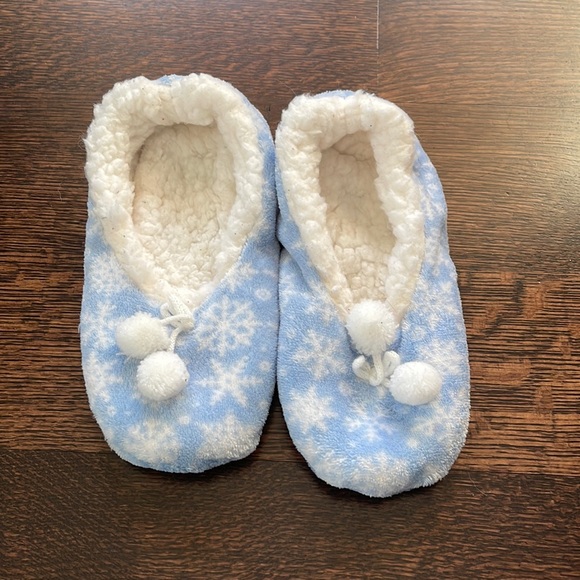 Shoes | Snowflake Slippers | Poshmark